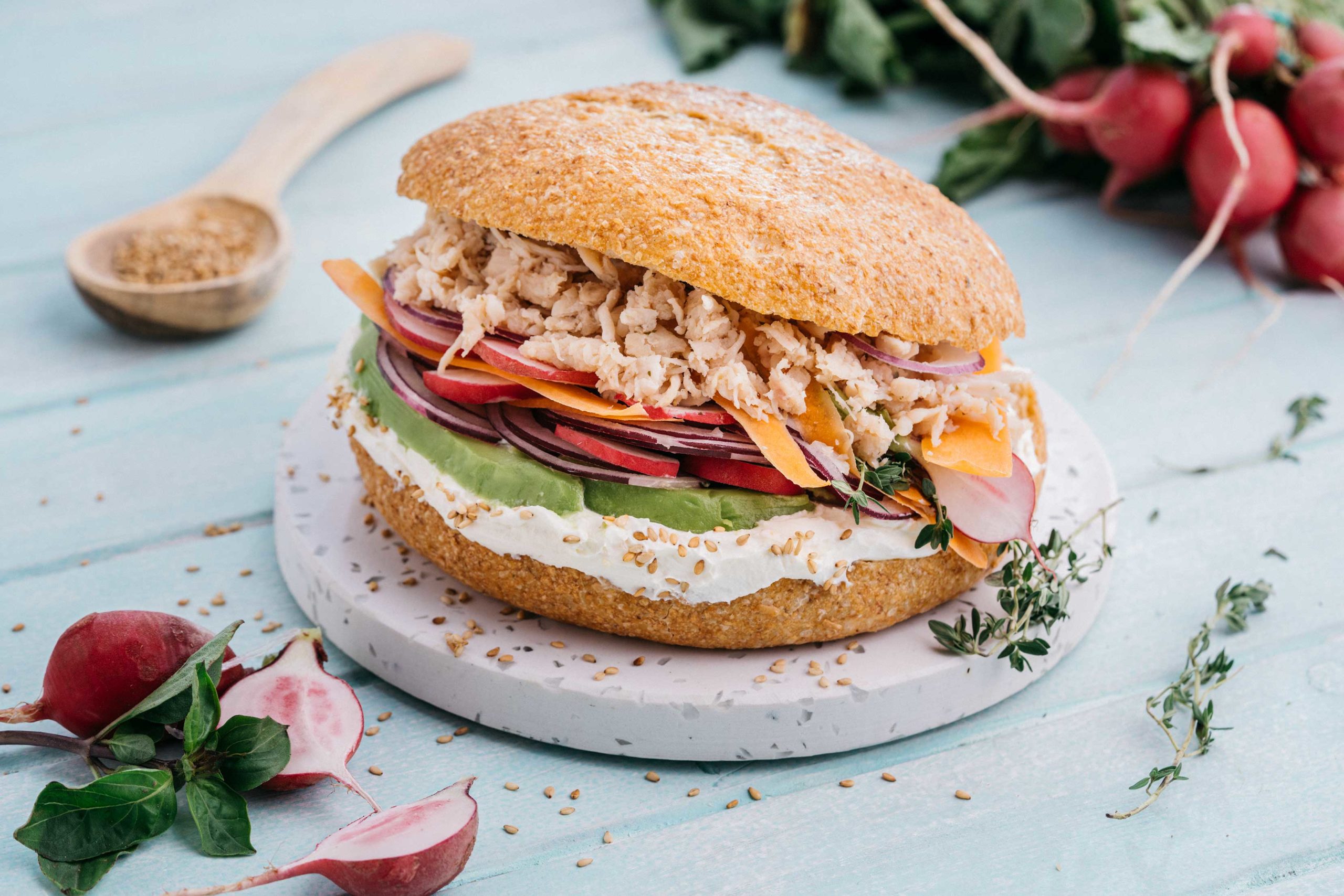 Mollete integral con Toppings de Pechuga de Pollo y aguacate - Bocatea