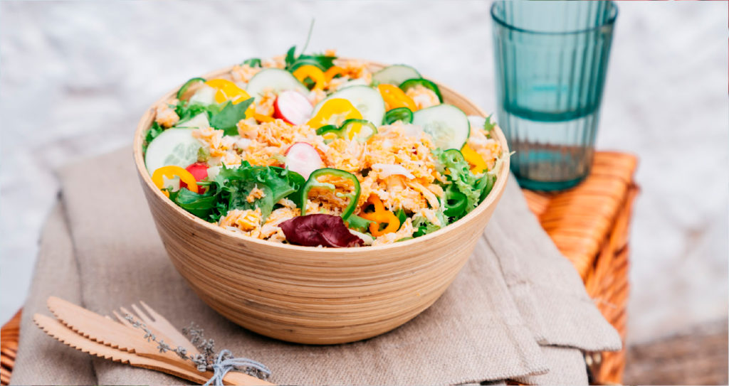 Poke mediterráneo con tiras Pechuga de Pollo – Toppings de Serrano