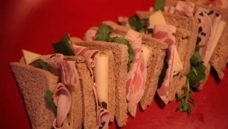Sándwich de Pavo Trufado con lechuga y aliño de miel y mostaza - Pásate ...